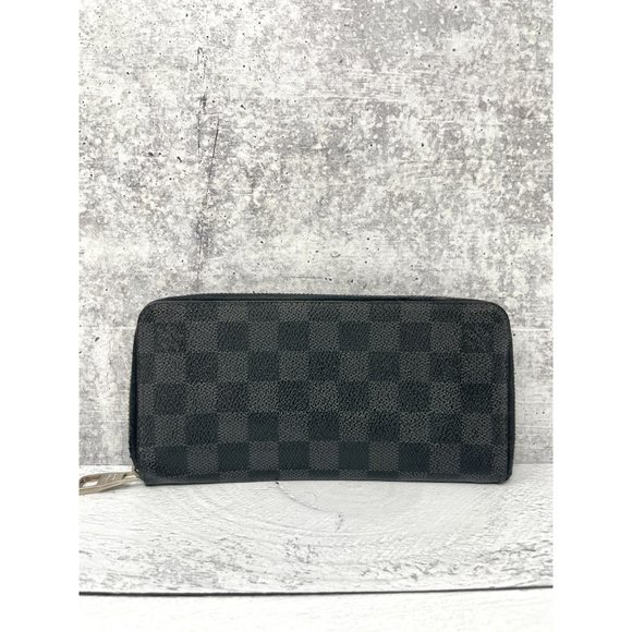 Louis Vuitton | Bags | Louis Vuitton Damier Graphite Zipper Wallet ...